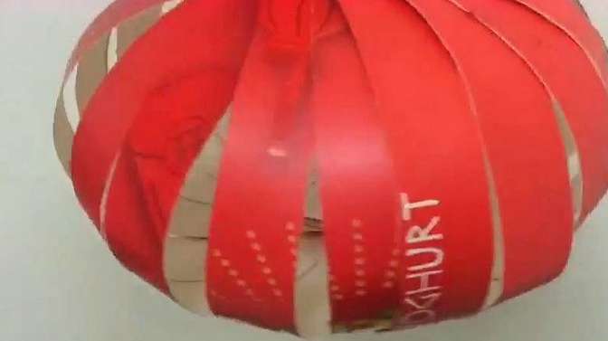 教你用废旧纸箱手工制作灯笼，做法很简单