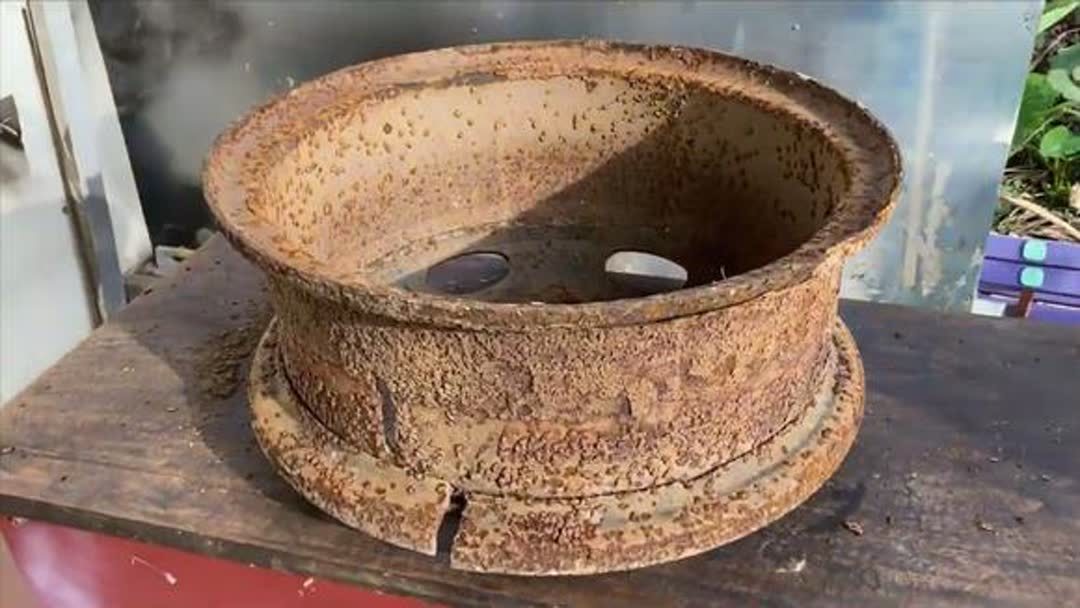 被遗忘的车轮,锈迹斑斑的汽车轮毂修复,翻新后科技感十足