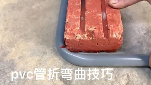 厉害了,pvc管还可以这样折弯曲,小伙子这些技巧太实用了
