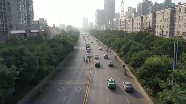 兴平公安:圆满完成李某为首的23人涉黑案件庭审安保工作