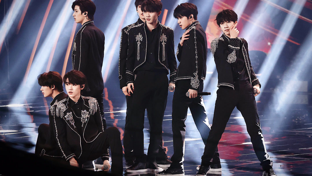 【时代少年团】微博之夜《要你管》舞台,又是内娱导播、摄影“炫技...