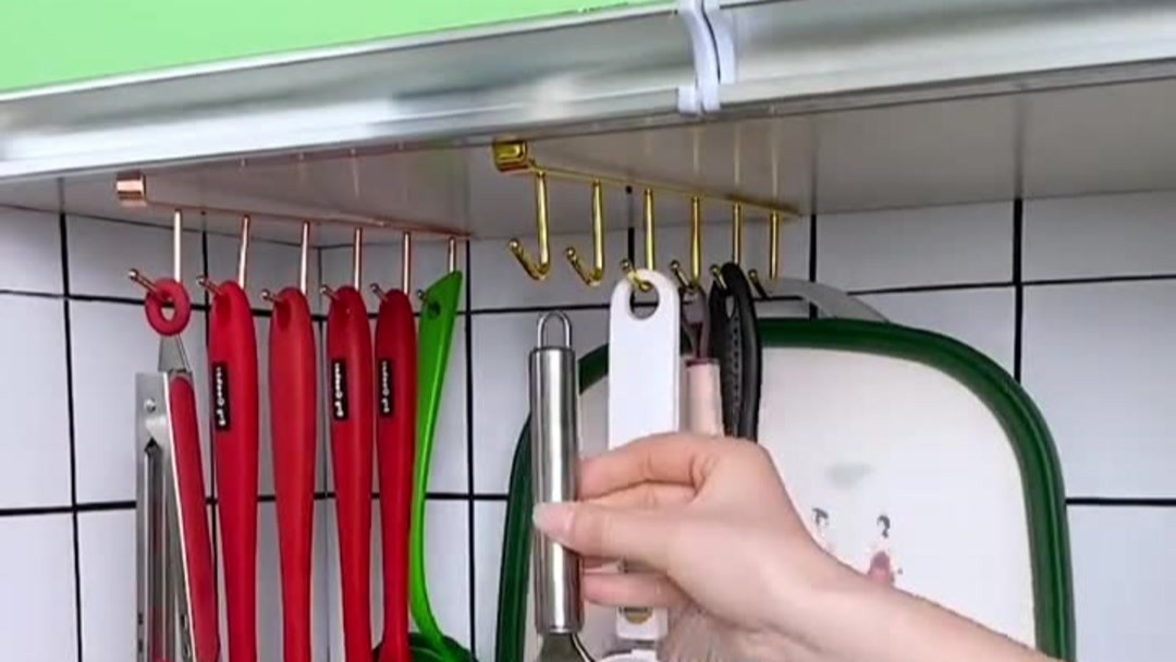 厨房厨具太多没地方放,快用橱柜挂钩,免打孔,使用方便