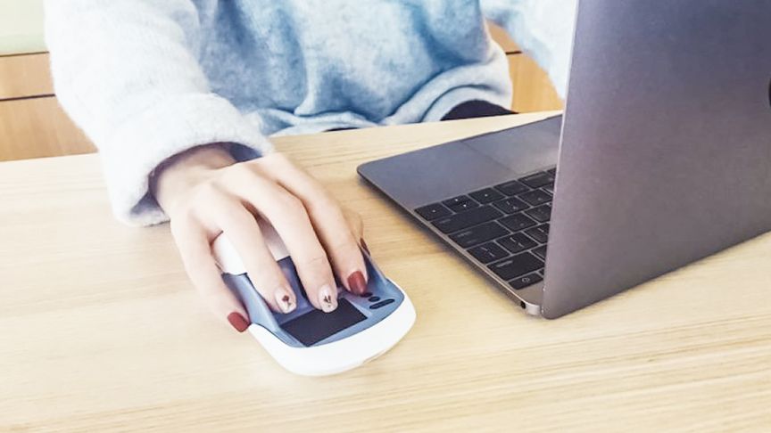 颠覆50年传统的新型鼠标,按键就像扣动扳机,今晚吃鸡就靠它了