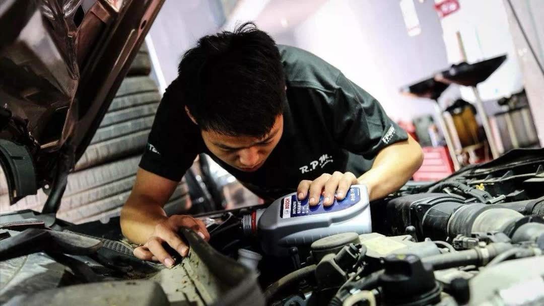 刹车油六万公里都没换,会有哪些危险?网友:这提醒到我了!