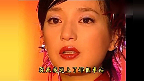 赵薇含泪唱完这首歌,唱哭了无数异地相爱却不能在一起的人!