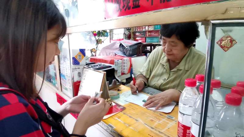 一天卖2000个茶叶蛋的网红小店只收现金绝对茶蛋之王打包20个