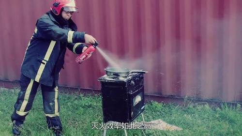 消防员专用脉冲灭火枪,扣动扳机就能灭火,它有什么大作用?