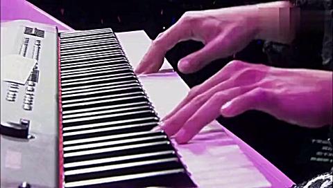 周杰伦超时代演唱会演唱《稻香》杰伦边弹边唱,静静听好好享受