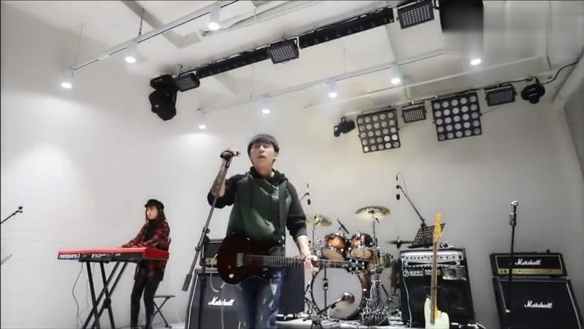 用摇滚翻唱"抖音吃鸡神曲"《Handclap》(98K)是什么感觉?