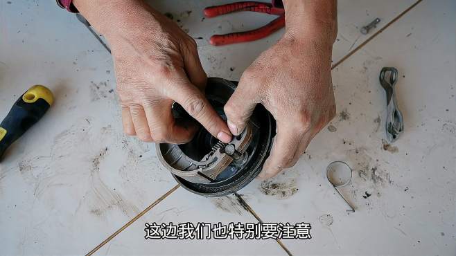电动车刹车清洗后如何安装才好用?看专业修车老师傅是如何操作