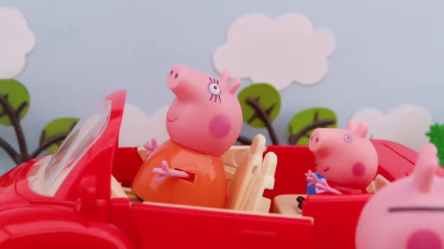 玩具动画猪爸爸带着大家出门旅游