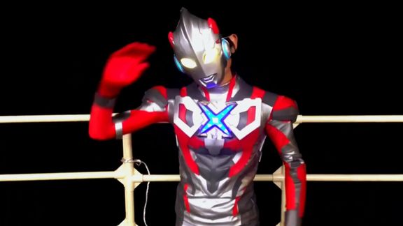 小学生模仿艾克斯奥特曼发射光线,这动作你给打几分?