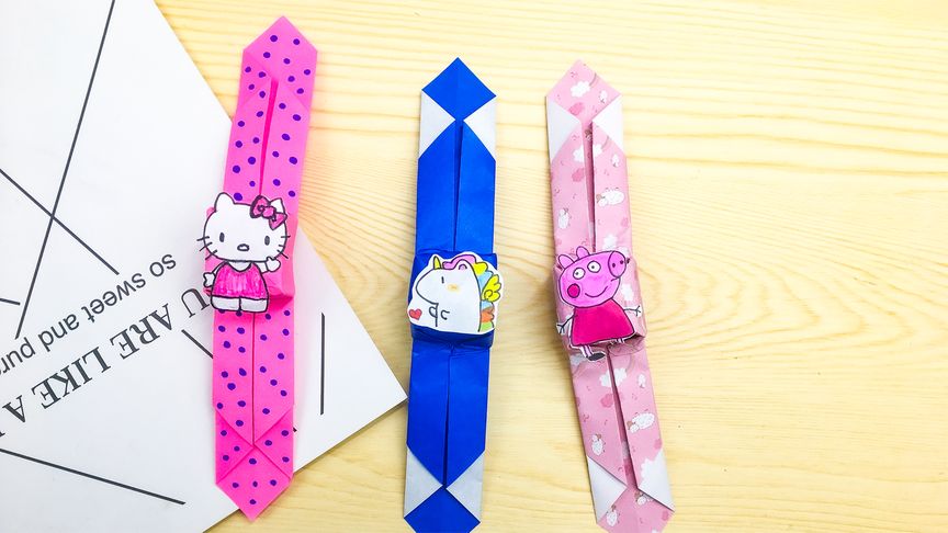 可爱的折纸手表,特别简单再贴上漂亮的贴纸,小孩子都喜欢坏了。