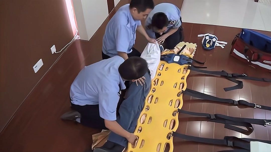 全身检查及颈椎损伤固定与搬运教学视频