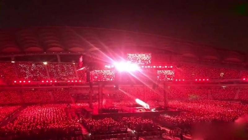 《华晨宇火星演唱会》现场高音一吼,果然秒杀所有网红!