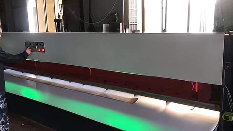 液压木皮剪切机,出厂前裁切试机演示