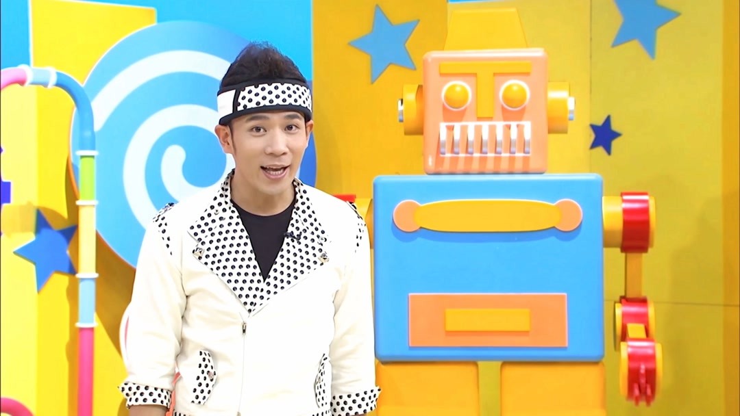 会跳舞的机器人~快来跟跳舞机器人一起唱歌跳舞吧~