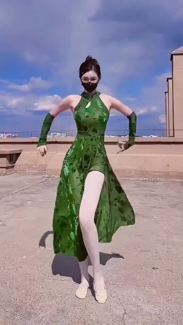 快来猜猜这条小青有多高前世今生舞蹈青蛇舞蹈零...