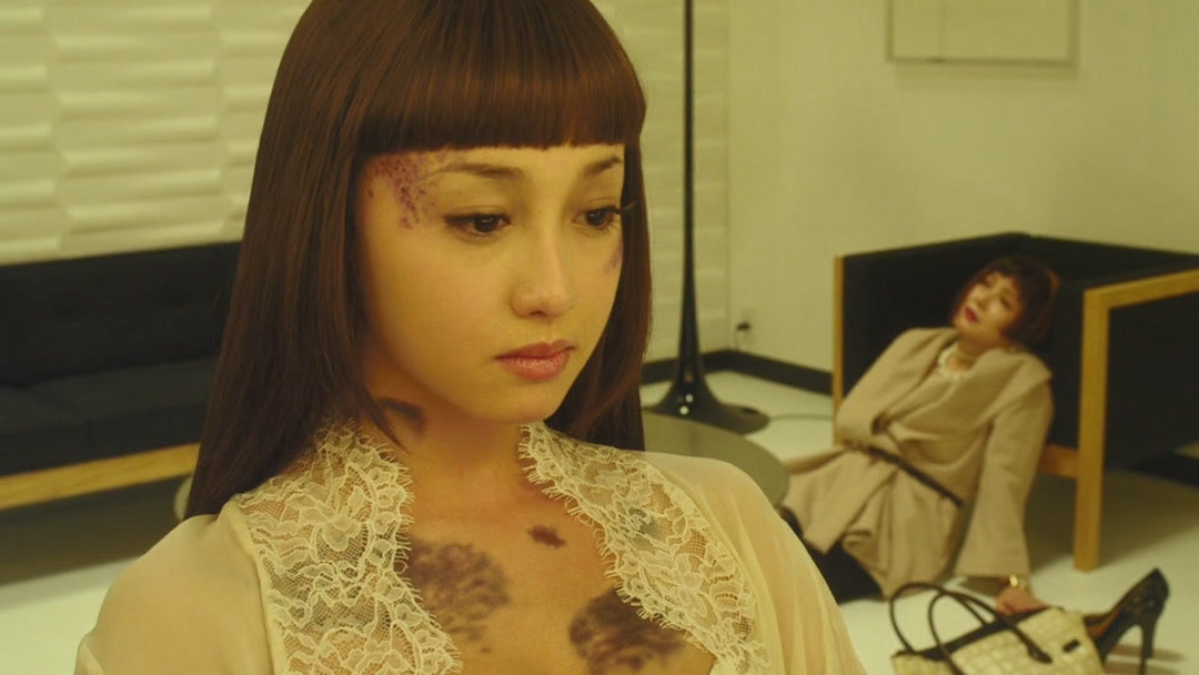 丑女全身整容,变美后一夜爆红,可怕的副作用让她付出惨的痛代价