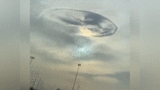 天空中惊现神奇云洞 网友:是UFO的停车场吗