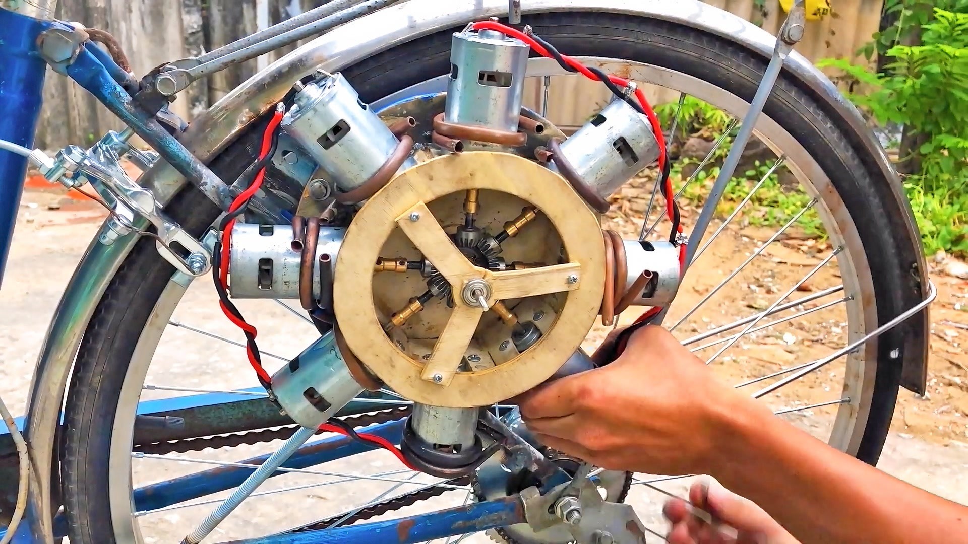 自行车装上8个小电机,改装一辆强劲款电动车!