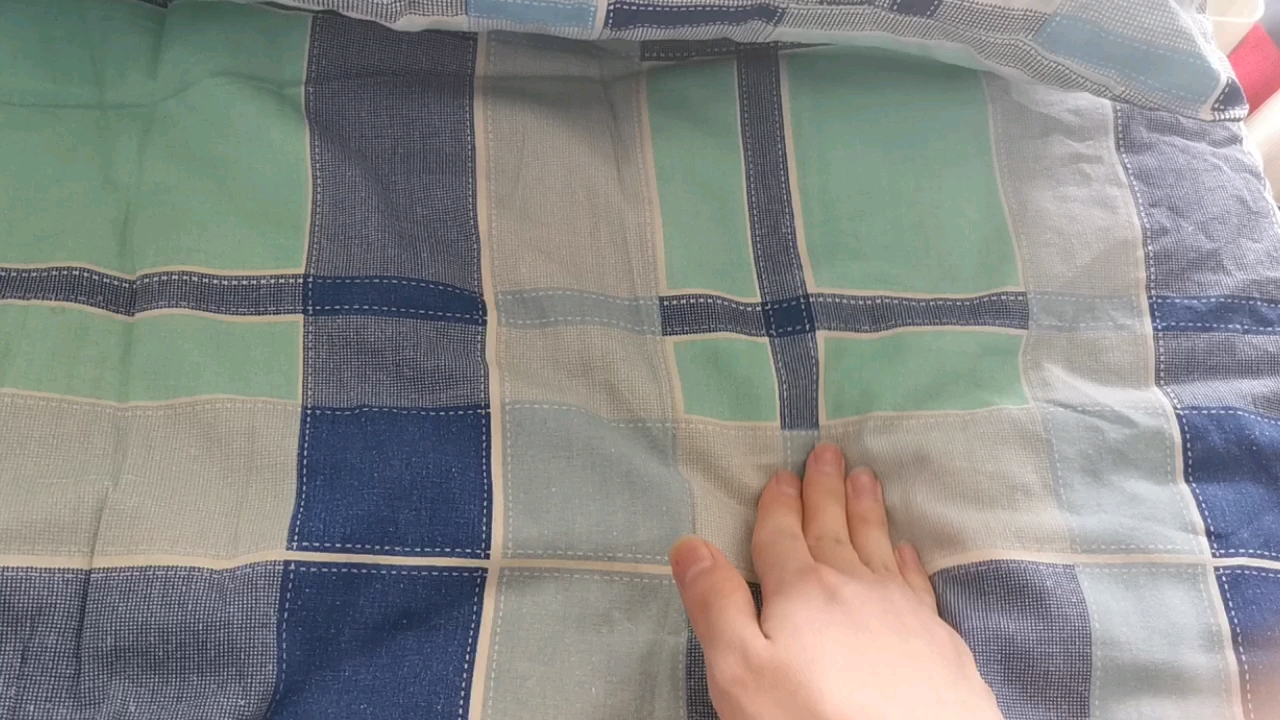 我刚买的床垫啊,睡了一晚上就塌了ߘ