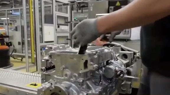 保时捷911手工制作全过程十分罕见的视频。