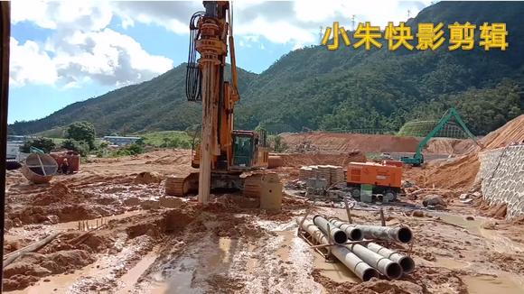 桩位下面全是石头,这么大的机器也钻不下去,真是一块硬骨头难啃