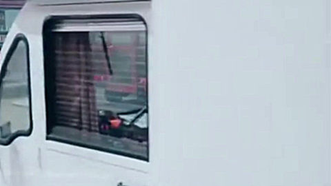 头一次见到带太阳能板的三轮房车,内饰也不错