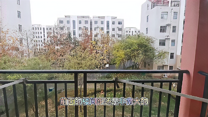 喜欢大海分享家!多层三楼小两居,简装修明厨明卫,户型不错