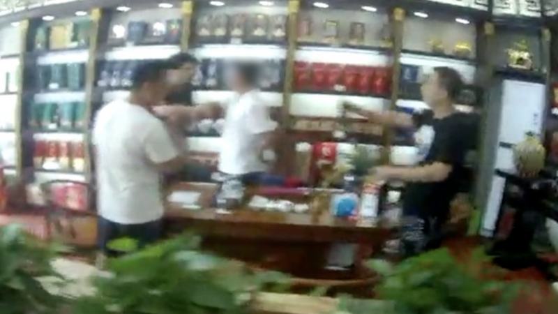 他造30万元假茅台,民警查处遭威胁