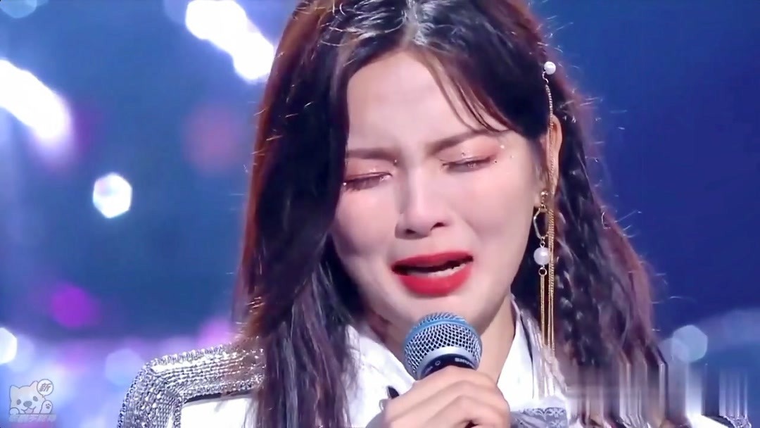 杨超越离别感言:上天也会宠幸笨小孩,不要放弃!