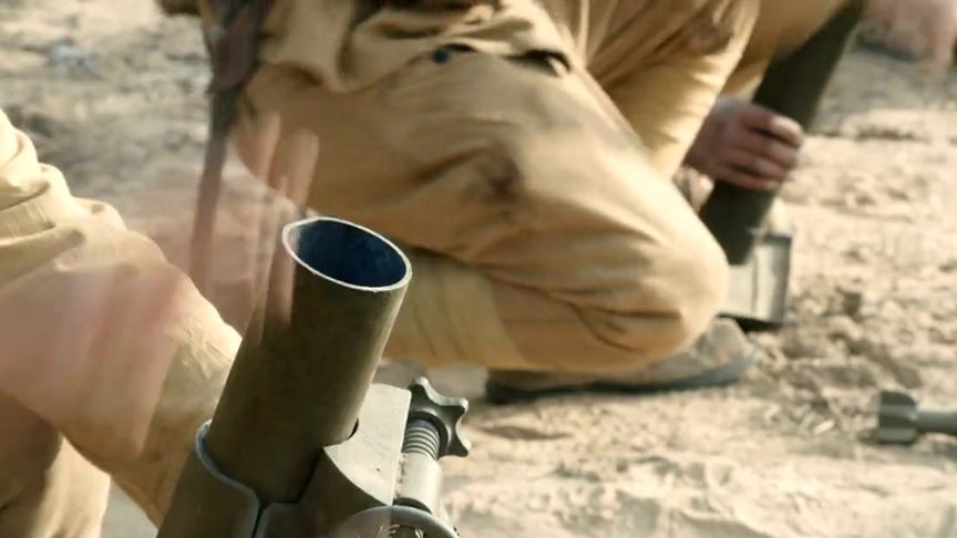 外国医生不顾疲倦的救治伤员,还把自己的血献出去救急!