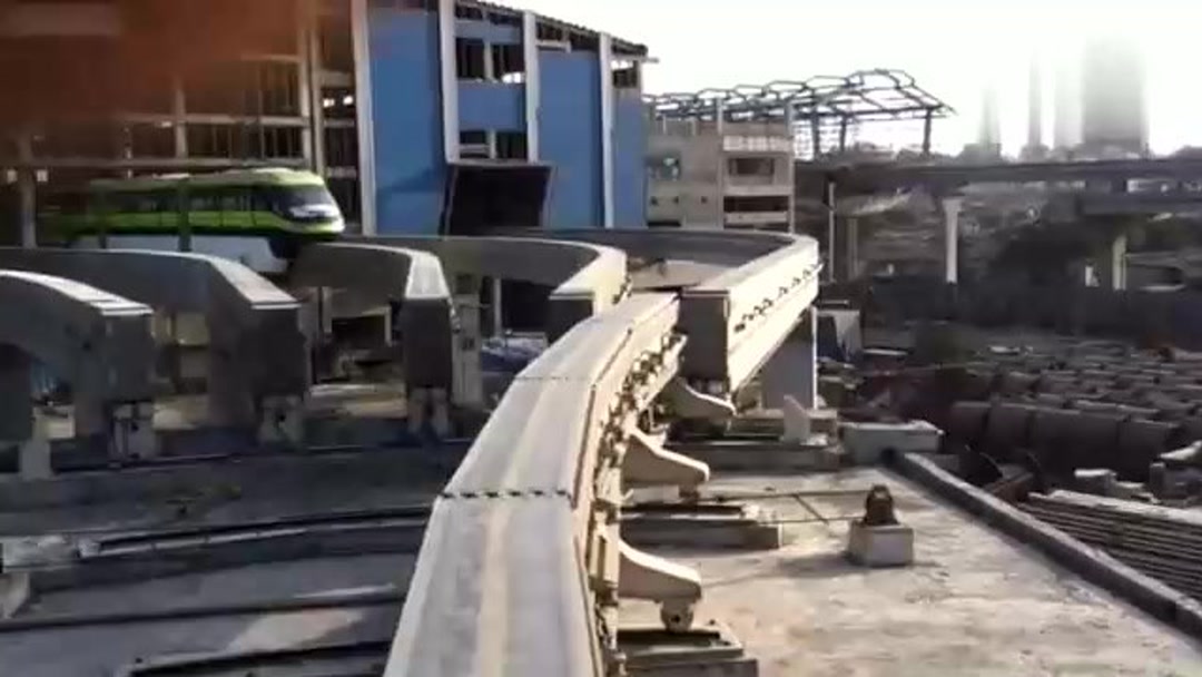 只有一条轨道的单轨列车,是如何实现变轨的