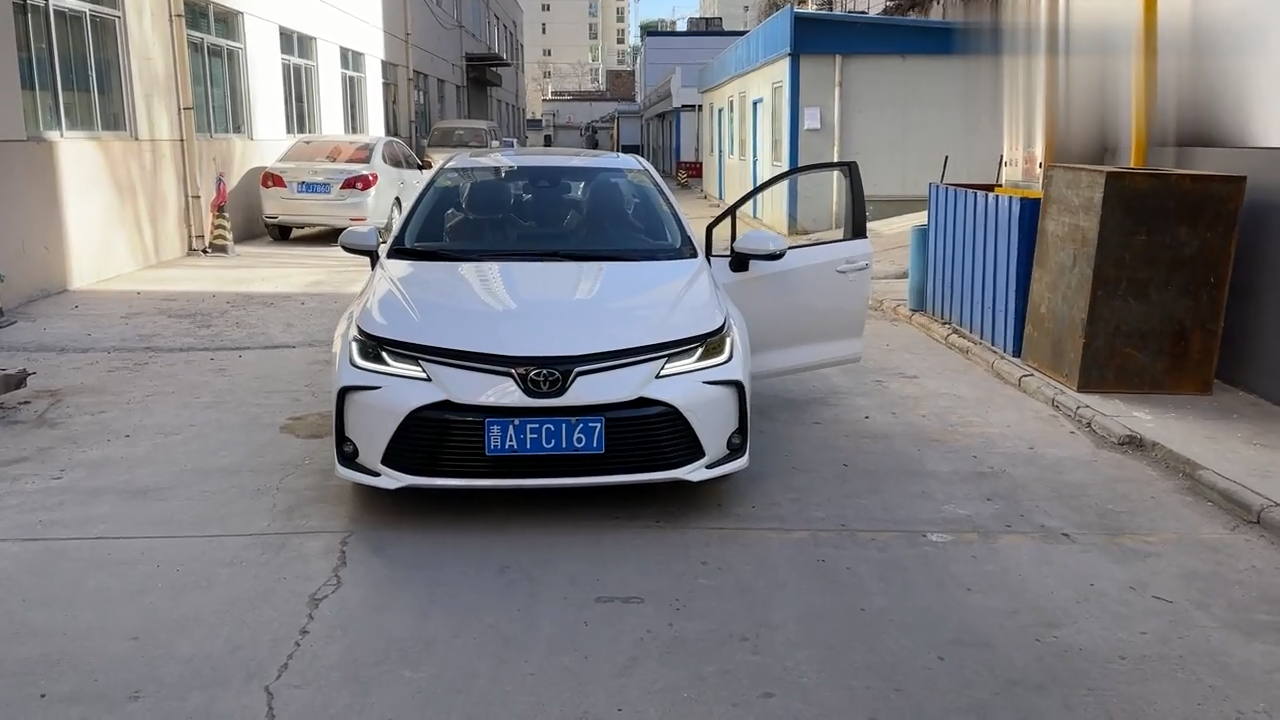 3缸的丰田卡罗拉静态详细感受,这台三缸机你觉得如何?