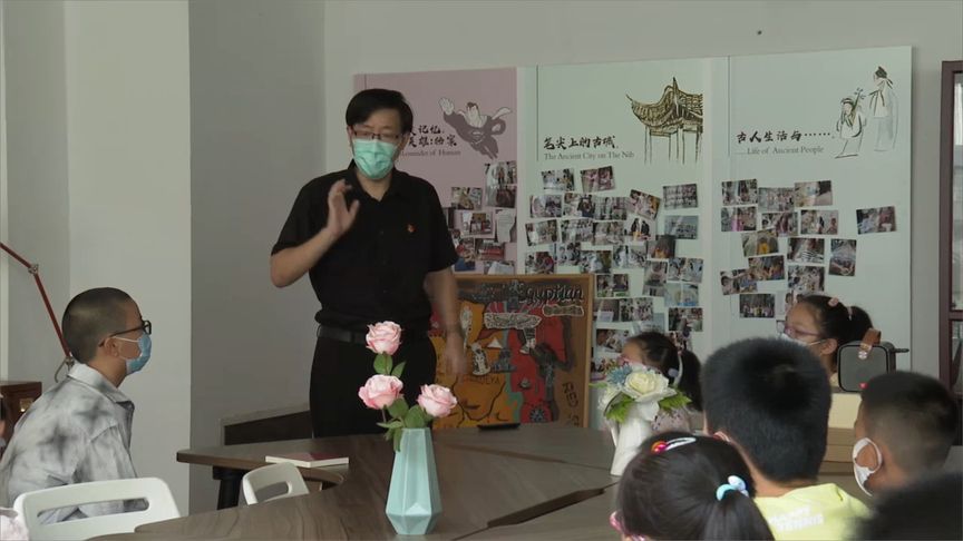 社会实践“红色系列”受热捧:百余娃娃争“阅”苏州“红色档案”