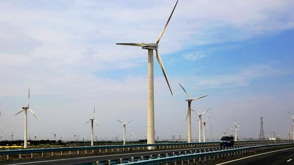 国内的那些“大风扇”是怎样发电的?为什么转动速度那么慢?