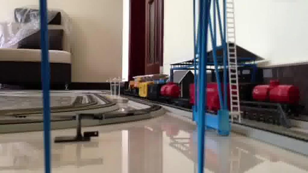 百万城火车模型视频集锦 牵引50节车厢