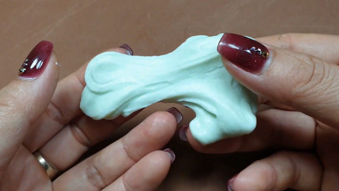 无硼砂无胶水,只要家中两种材料就能制作一款非常柔软的史莱姆