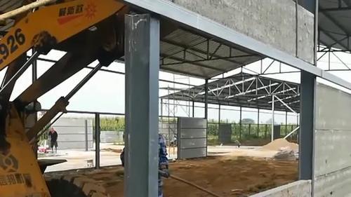 北大建筑系毕业的高级工程师设计的牛棚围墙,省事省工,厉害了我的哥!