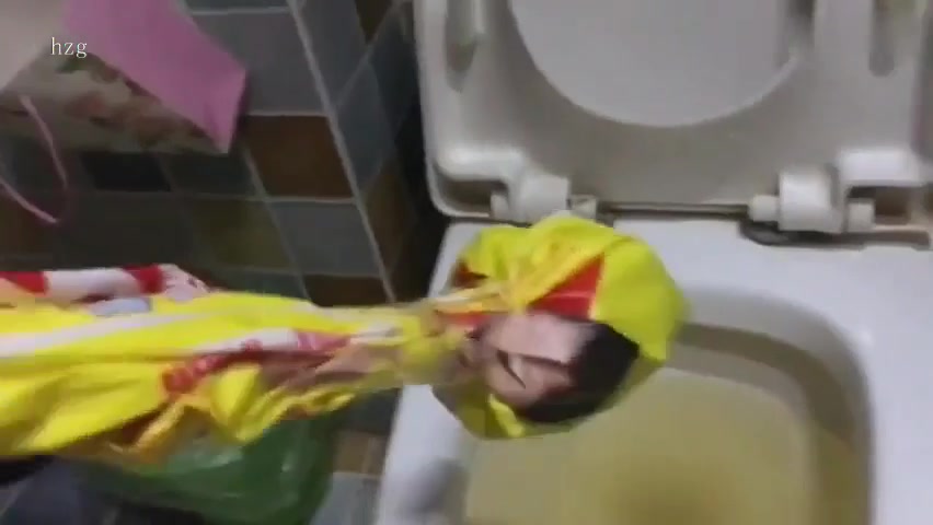 马桶堵塞怎么疏通?简易方法你试试肯定行