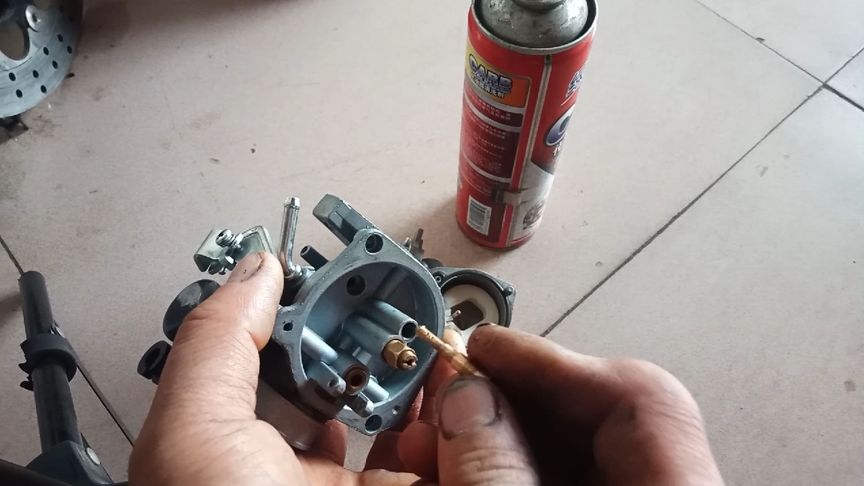 没怠速,拆开清洗一下化油器!
