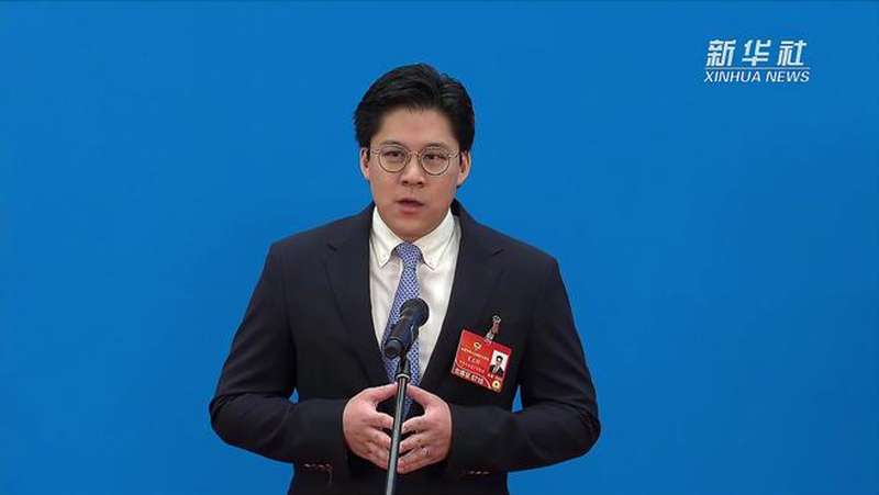 两会速递丨霍启刚委员:国旗国歌教育要从娃娃抓起