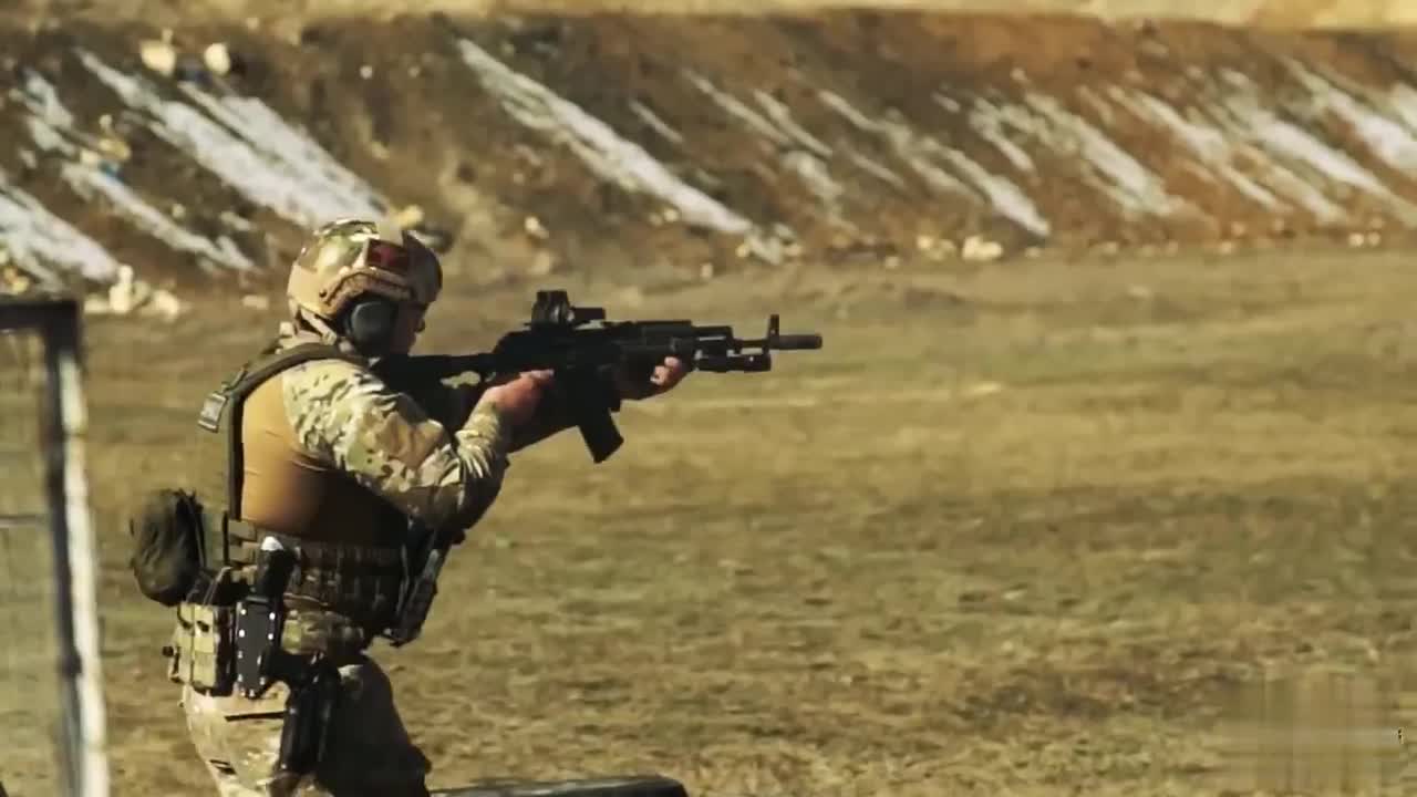 硬核俄军特种部队射击表演,真实战斗场景模拟演练