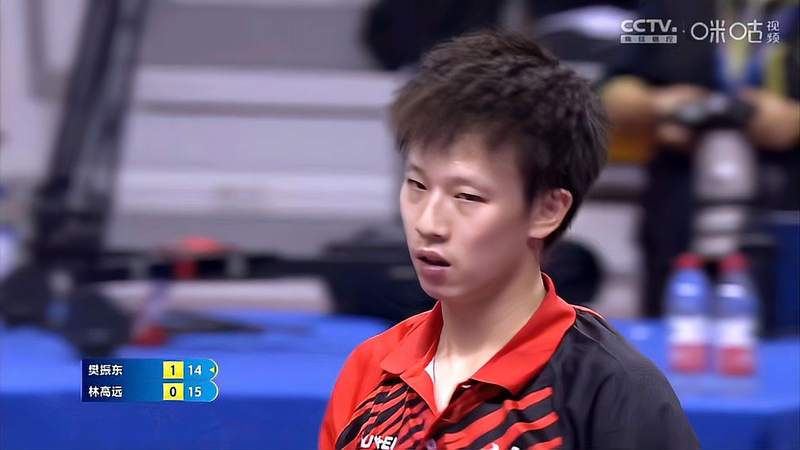 全锦赛男单决赛,樊振东20:18林高远赢第二局,太精彩了