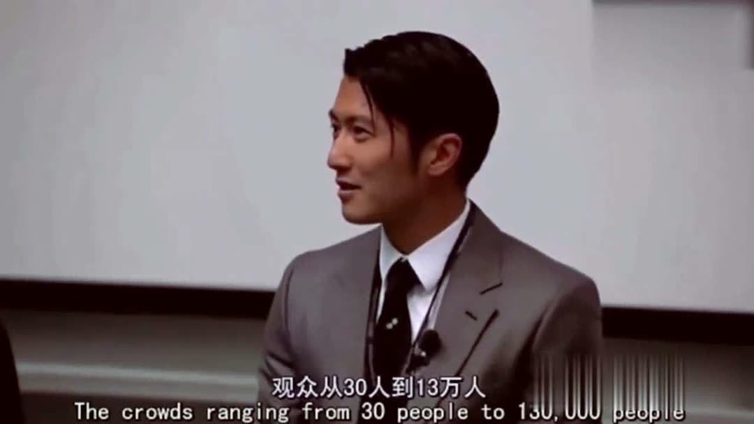 初中毕业的谢霆锋,用流利的英文在香港大学发表演讲,厉害