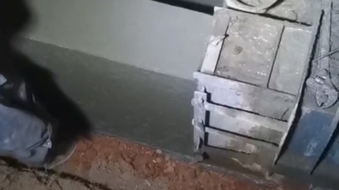 云南昆明高速公路排水沟路肩拦水带混凝土施工设备