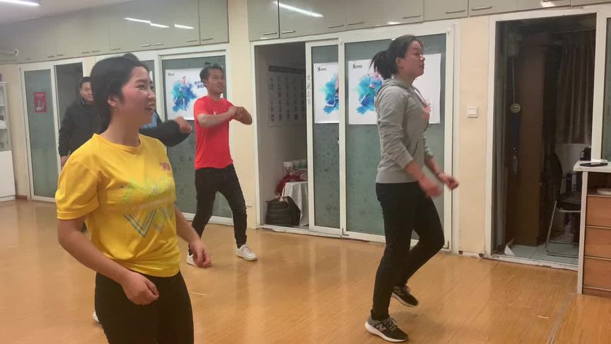 #舞蹈课堂随拍 为了明天晚上文艺晚会,上台表演节目