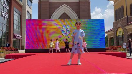 妮妮果果的第一场商演