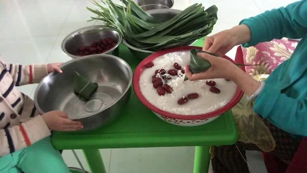 端午节包粽子喽